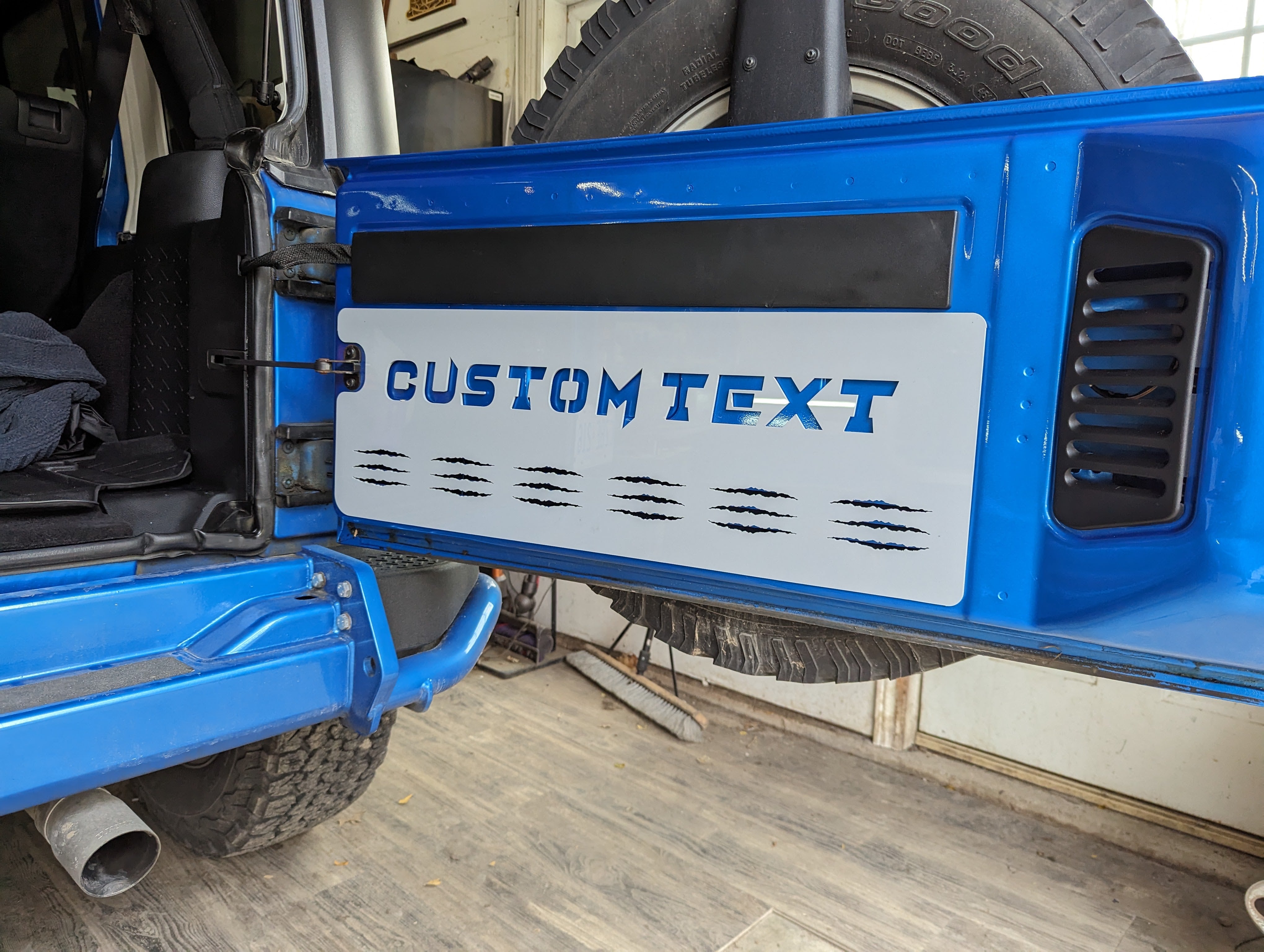 Tailgate Inside Accent Kit - Claw Marks Custom Text - Fits 2007-2017 J